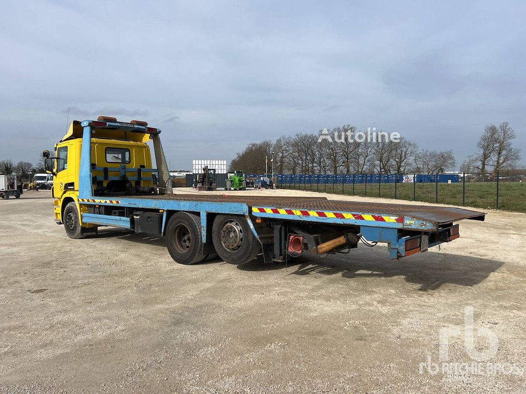 Prodaje se Scania P380 6x2 Camion Plateau šlep auto na aukciji