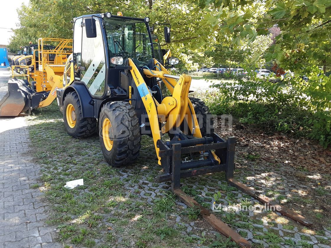 Komatsu WA70M-8E0 with bucket and palletfork prednji utovarivač