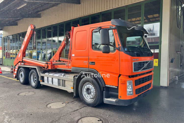 Volvo FM 400 6x2R kamion autopodizač kontejnera