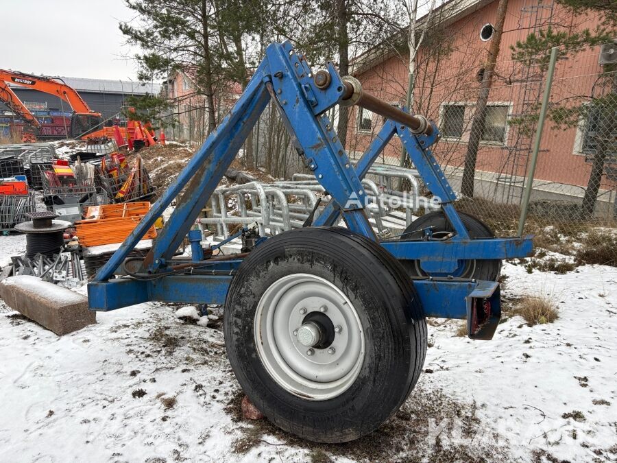 Prodaje se prikolicu za kablove na aukciji