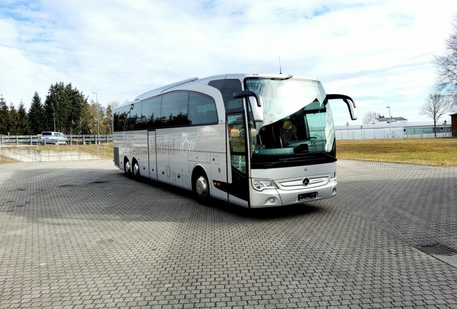 Mercedes-Benz Travego 16 RHD-M turistički autobus