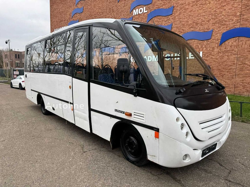 Prodaje se IVECO 65C prigradski autobus na aukciji