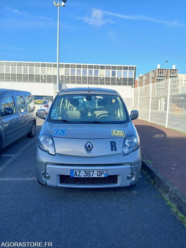 Prodaje se Renault KANGOO minivan na aukciji