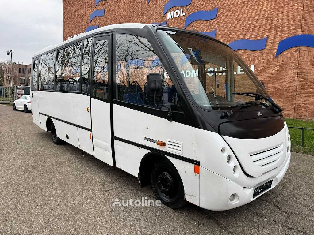 Prodaje se IVECO 65C drugi autobus na aukciji