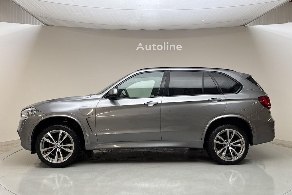 Prodaje se BMW X5 krosover na aukciji