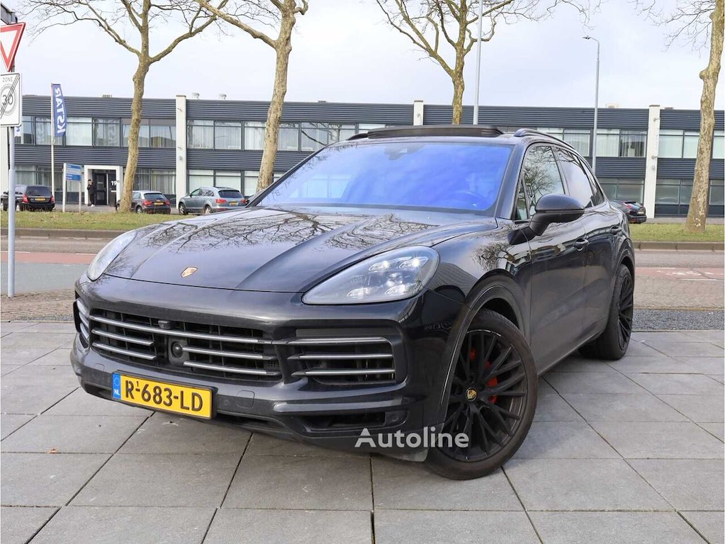 Prodaje se Porsche Cayenne krosover na aukciji