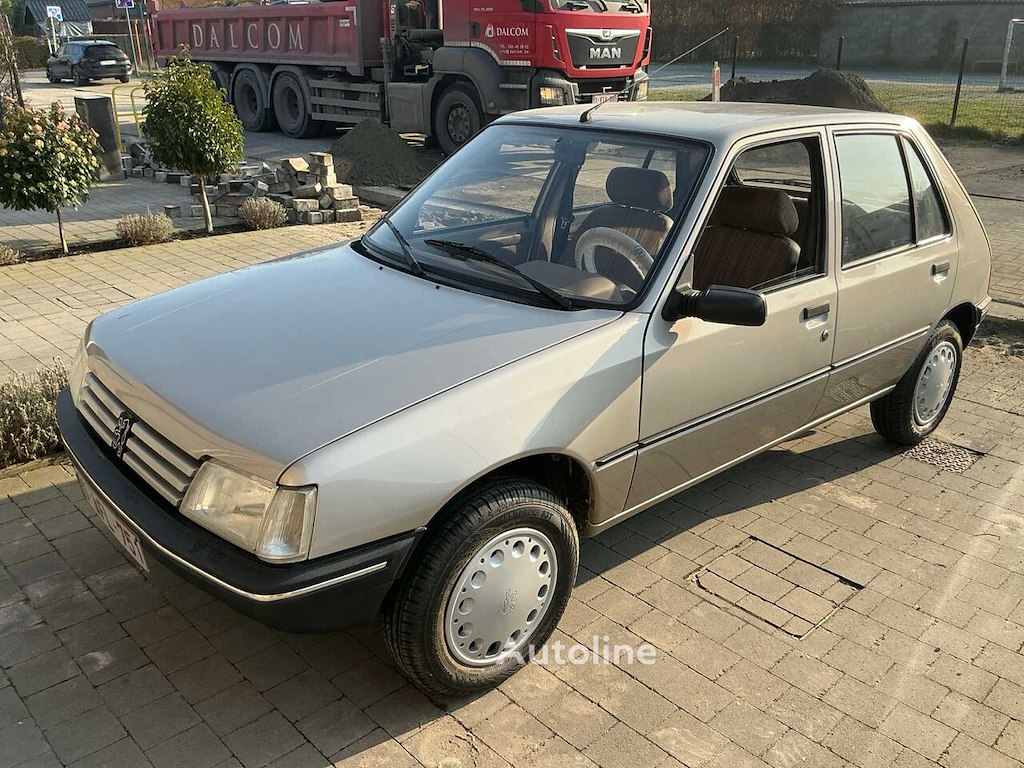 Prodaje se Peugeot 205 hečbek na aukciji