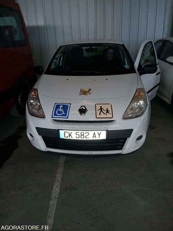 Prodaje se Renault CLIO hečbek na aukciji