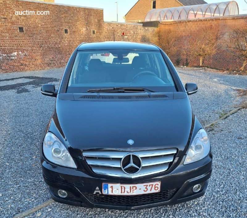 Prodaje se Mercedes-Benz B180 CDI hečbek na aukciji