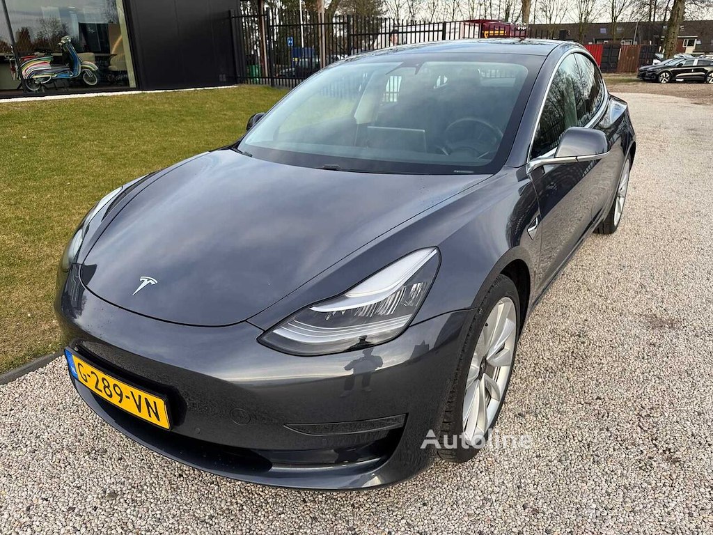 Prodaje se Tesla 3 Long Range all-wheel drive hečbek na aukciji