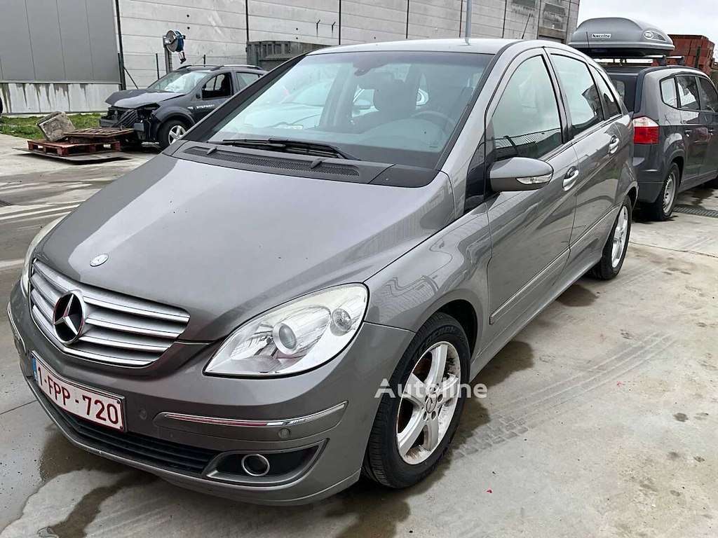 Prodaje se Mercedes-Benz B180CDI hečbek na aukciji