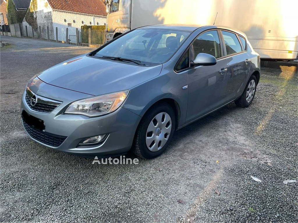 Prodaje se Opel Astra hečbek na aukciji