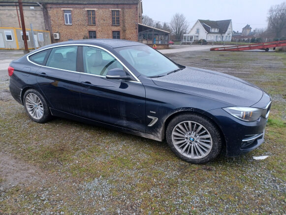 Prodaje se BMW 318D sedan na aukciji