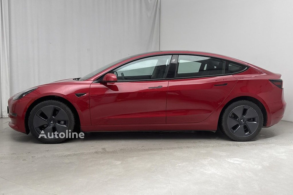 Prodaje se Tesla Model 3 sedan na aukciji