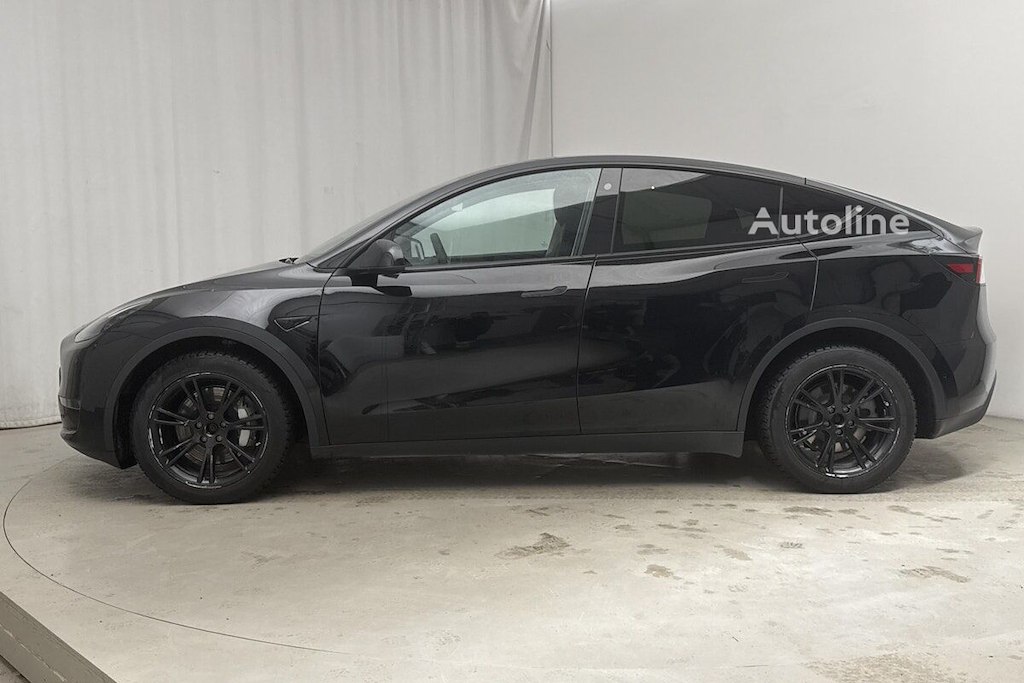 Prodaje se Tesla Model Y sedan na aukciji