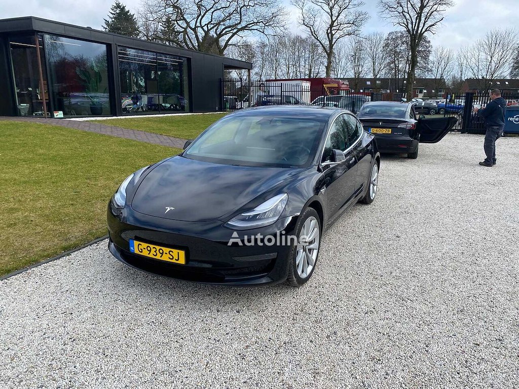 Prodaje se Tesla Model 3 Long Range AWD 75kWh sedan na aukciji