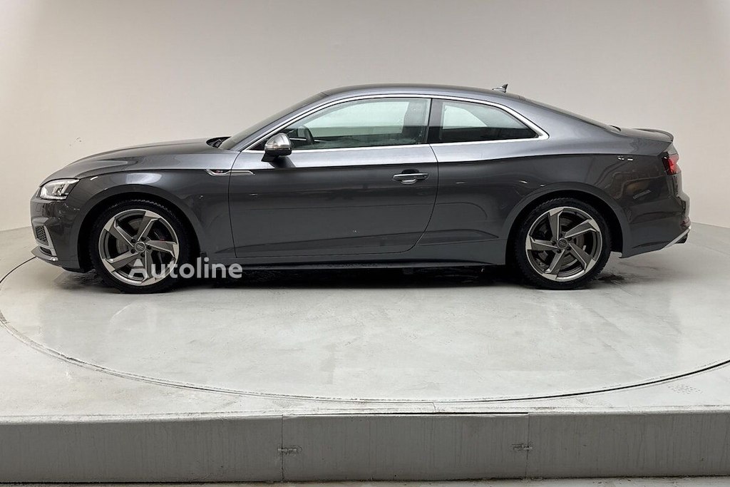 Prodaje se Audi S5 sedan na aukciji