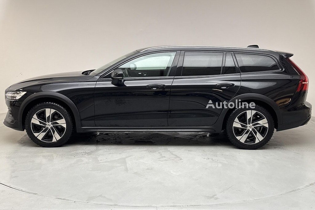 Prodaje se Volvo V60 Cross Country karavan na aukciji