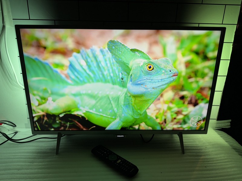 Philips Smart Televizor 32 inca Full HD Ambijentalno