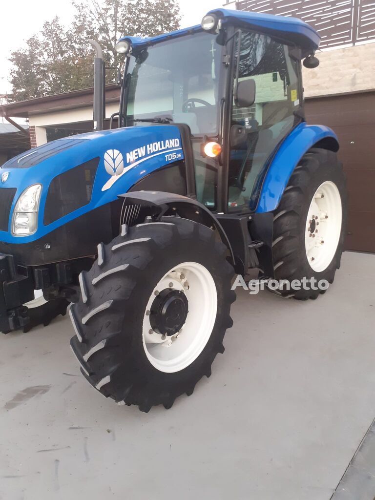 New Holland TD95 traktor točkaš