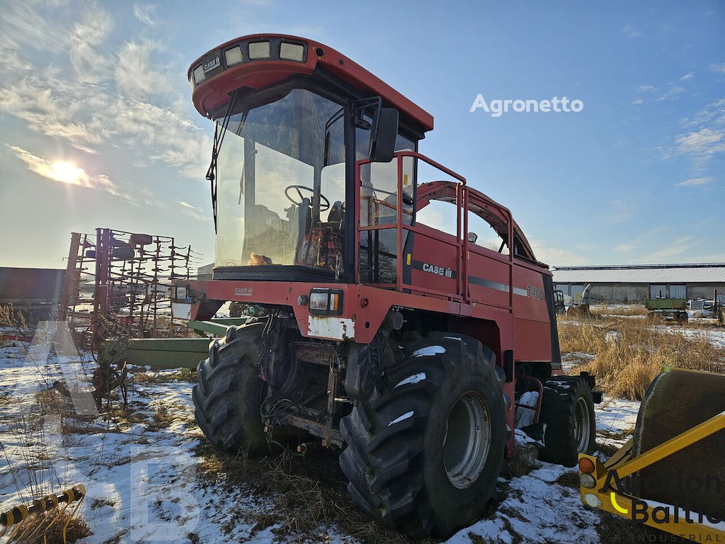 Prodaje se Case IH 7400 krmni kombajn na aukciji