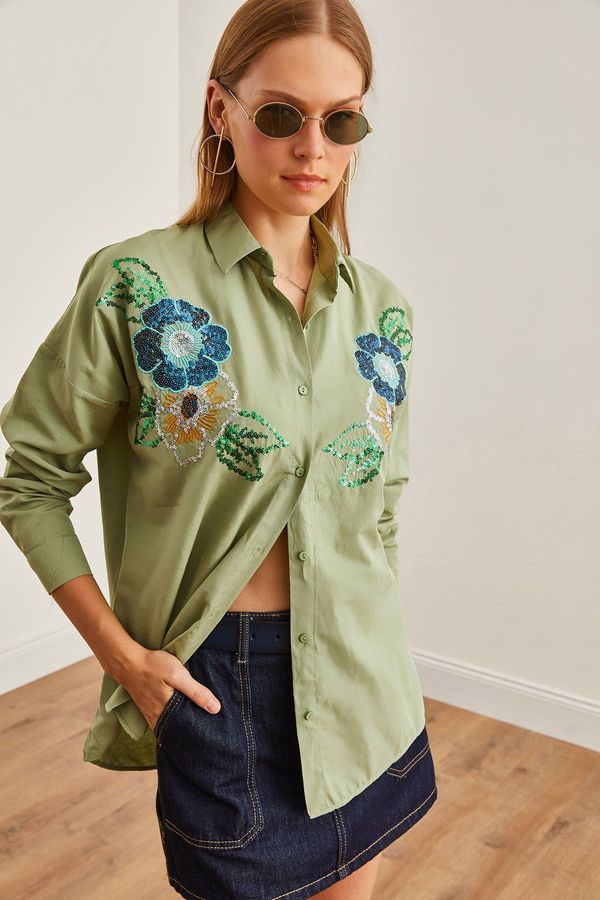 OLALOOK WOMEN'S FLORAL MOLD GREEN PALM SEQUIN DETAILED WOVEN SHIRT