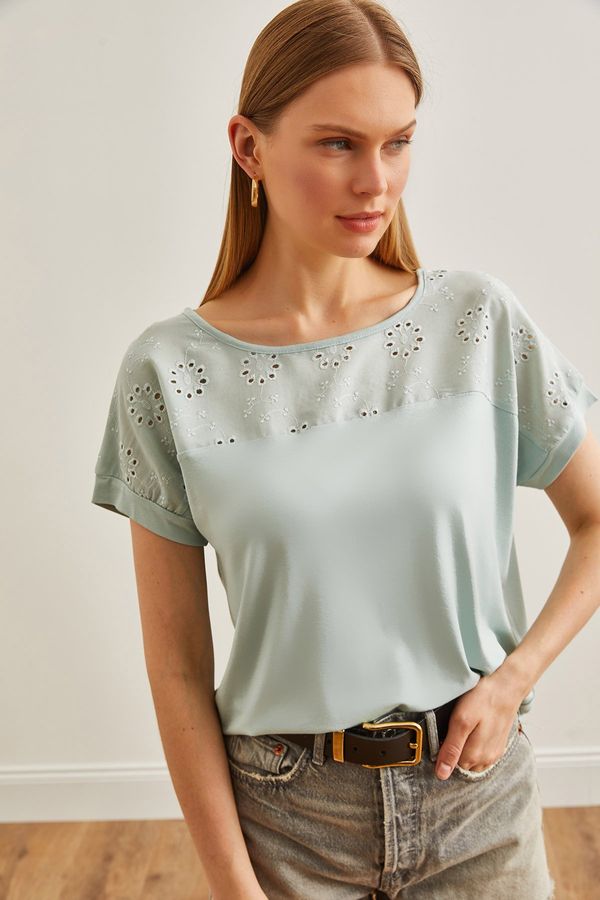 OLALOOK WOMEN'S WATER GREEN SCALLOP DETAILED BAT BLOUSE