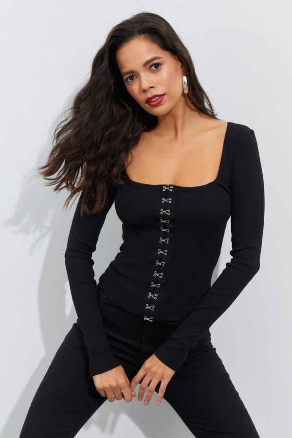 COOL & SEXY WOMEN'S BLACK ATTACHED CAMISOLE BLOUSE B1908