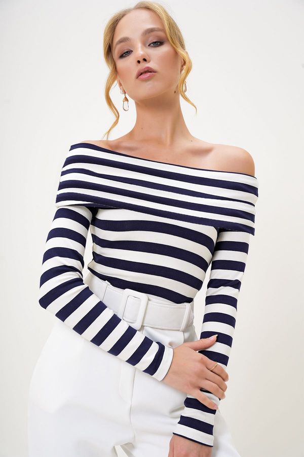 TREND ALAÇATI STILI WOMEN'S NAVY BLUE MADONNA COLLAR STRIPED LYCRA KNITTED BLOUSE