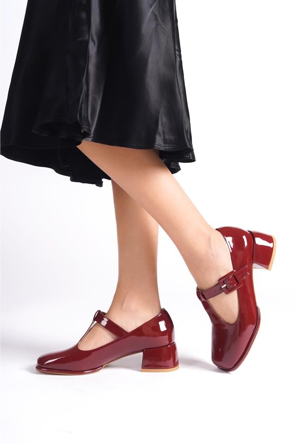 CAPONE OUTFITTERS WOMEN'S HEELED SHOES