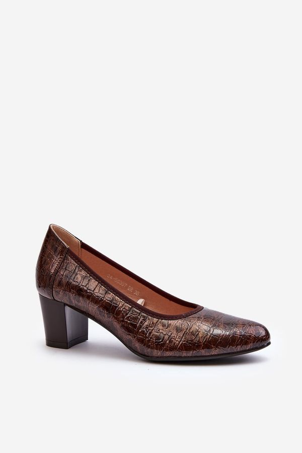 VINCEZA BROWN EMBOSSED PATENT LEATHER PUMPS CYNANIA