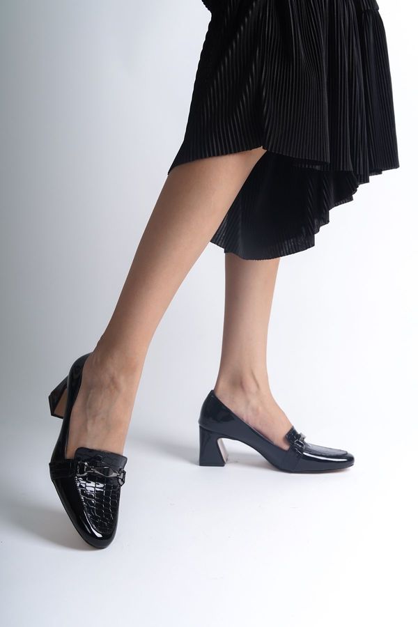 CAPONE OUTFITTERS MEDIUM HEEL METAL BUCKLED CROCODILE WOMEN'S SHOES