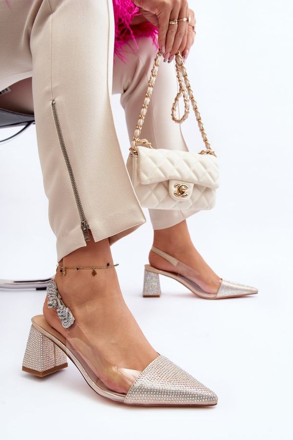 ELEGANT POINTED-TOE PUMPS D&A