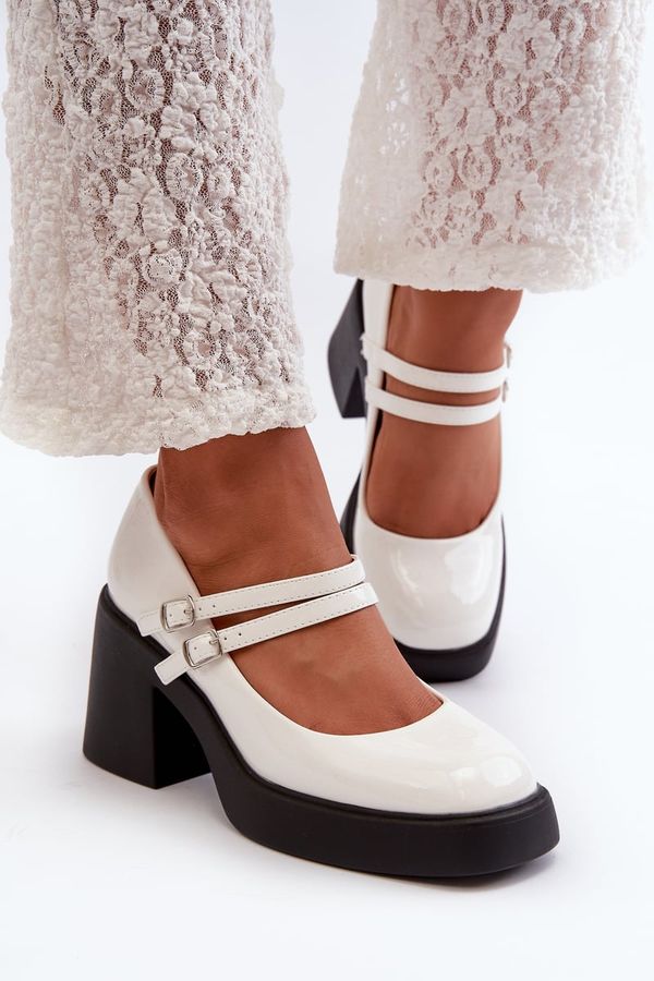PS1 WHITE PATENT LEATHER PUMPS ON CHUNKY HEEL HALMINA