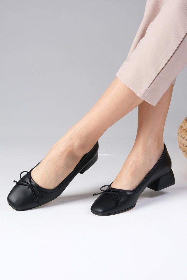 MIO GUSTO BELLAMY WOMEN'S BLACK COLOR BOW DETAIL SHORT HEELED SHOES