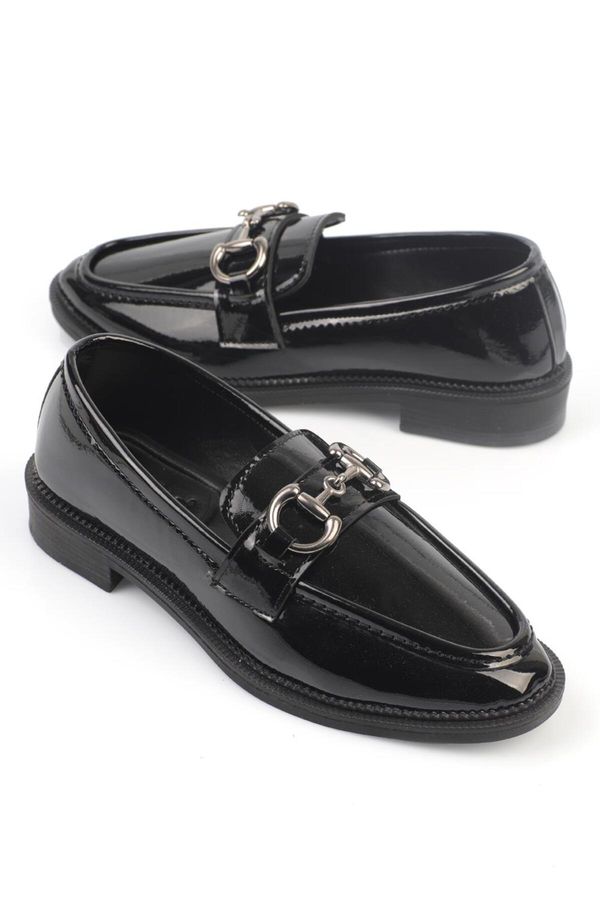 CAPONE OUTFITTERS WOMEN'S LOAFER WITH METAL BUCKLE