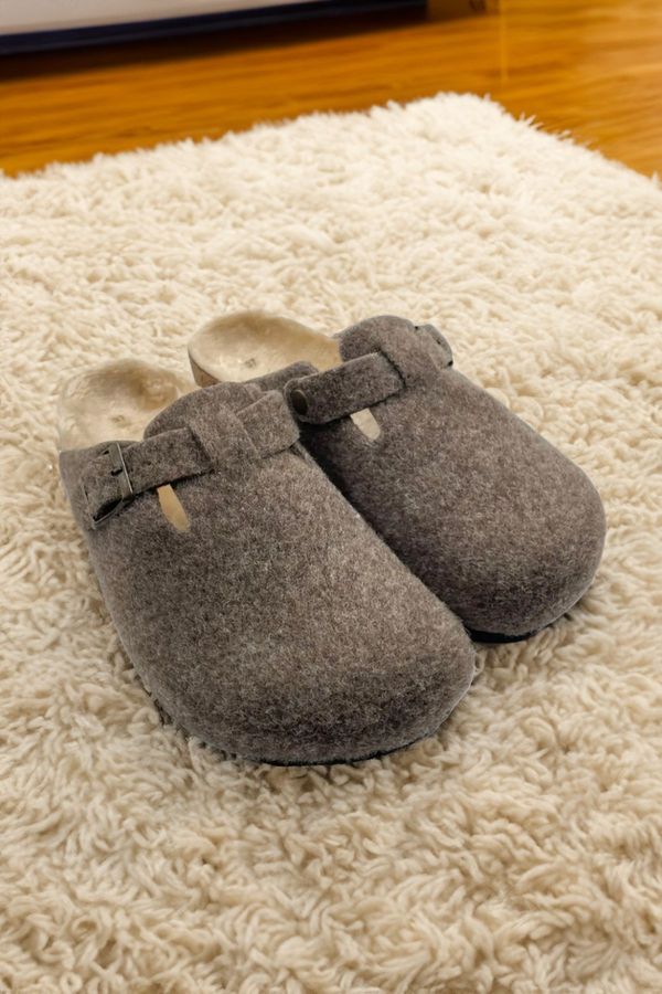 TRENDYOL MINK FÜR LINED WOMEN'S SABO HOME SLIPPERS