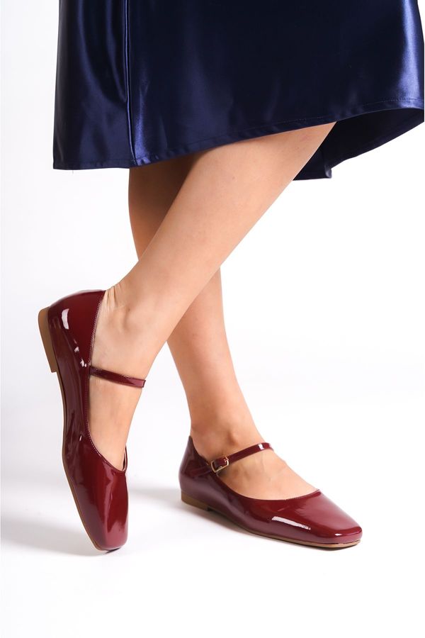 CAPONE OUTFITTERS BLUNT TOE BANDED MARJ JANE PATENT LEATHER BURGUNDY WOMEN'S FLATS