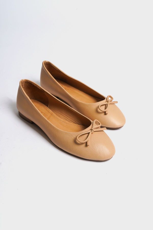 CAPONE OUTFITTERS WOMEN'S GENUINE LEATHER BOW ROUND TOE FLATS