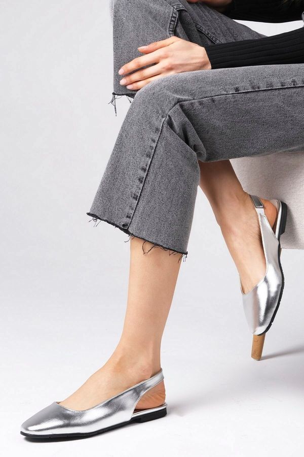 MIO GUSTO ALLY SILVER COLOR OPEN BACK WOMEN'S FLAT FLAT FLAT SHOES