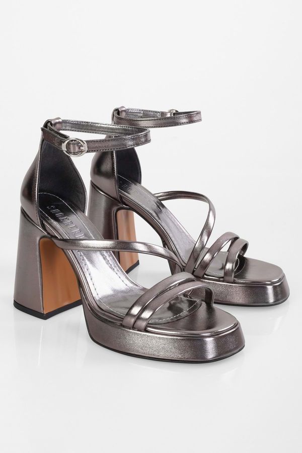 SHOEBERRY WOMEN'S ISOBEL PLATINUM SHINY METALLIC PLATFORM HEELED SHOES