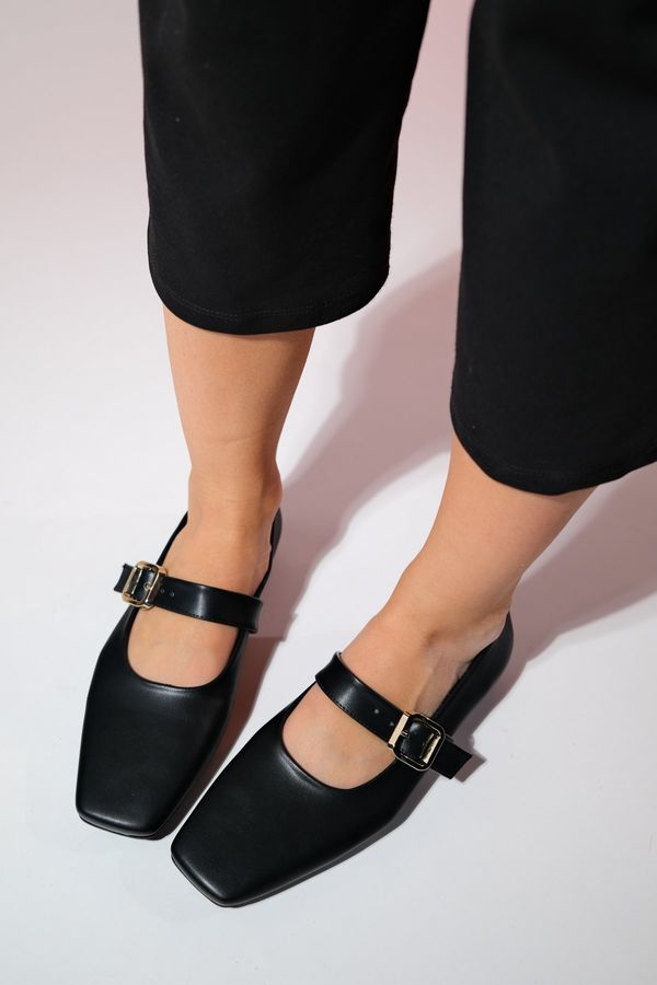 LUVISHOES BLUFF BLACK SKIN FLAT TOE WOMEN'S FLAT SHOES