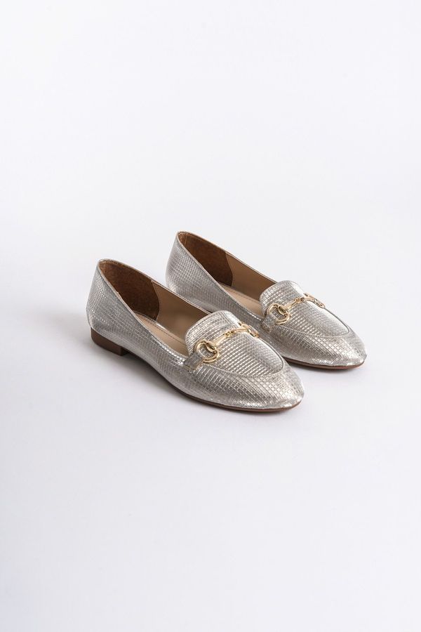 CAPONE OUTFITTERS WOMEN'S POINTED TOE SILVERY BUCKLE FLATS