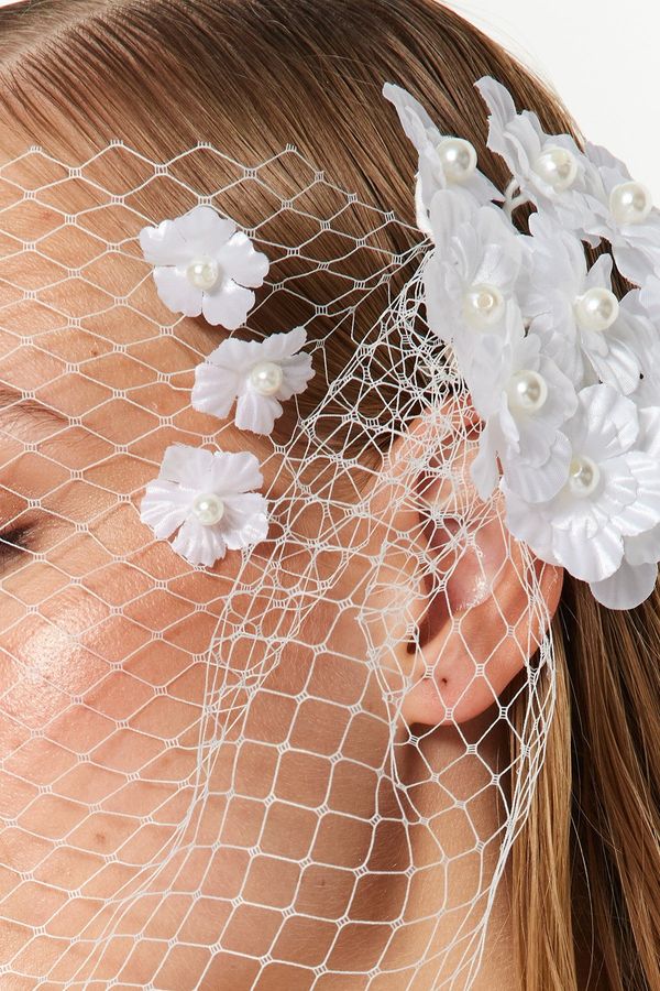 TRENDYOL ECRU PEARL FLOWER DETAILED BRIDAL HAIR ACCESSORY