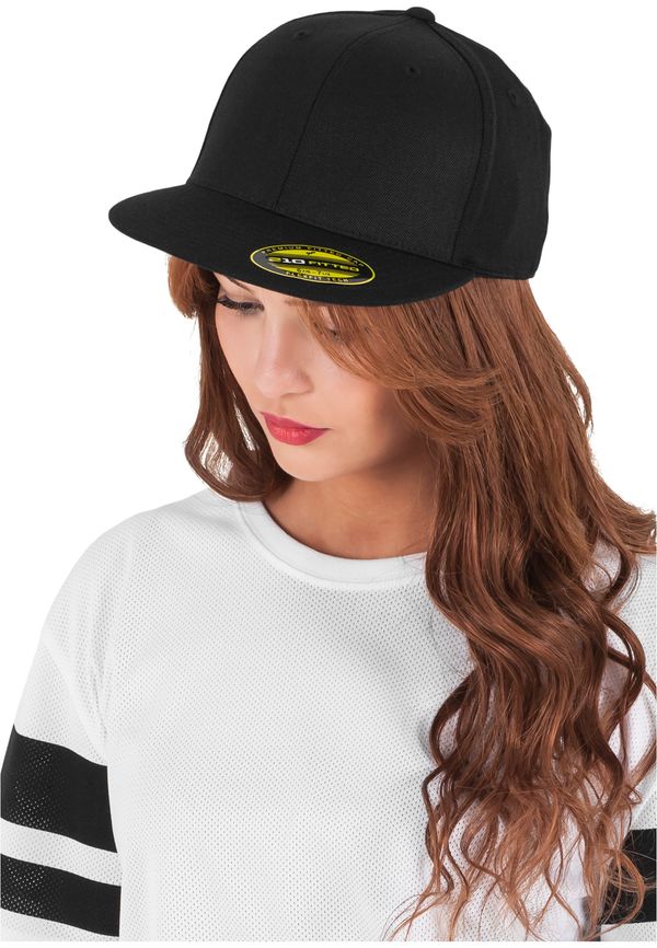 PREMIUM 210 FITTED CAP BLACK