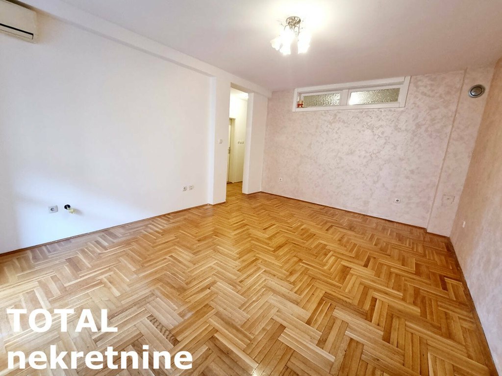 Trosoban stan NOVI SAD, 143700€