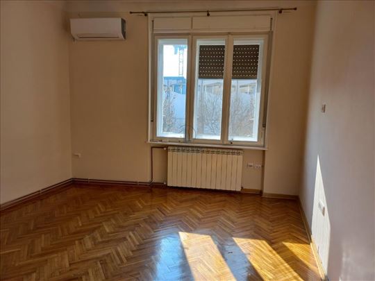 Đeram pijaca, Bulevar Kralja Aleksandra, 50 m2