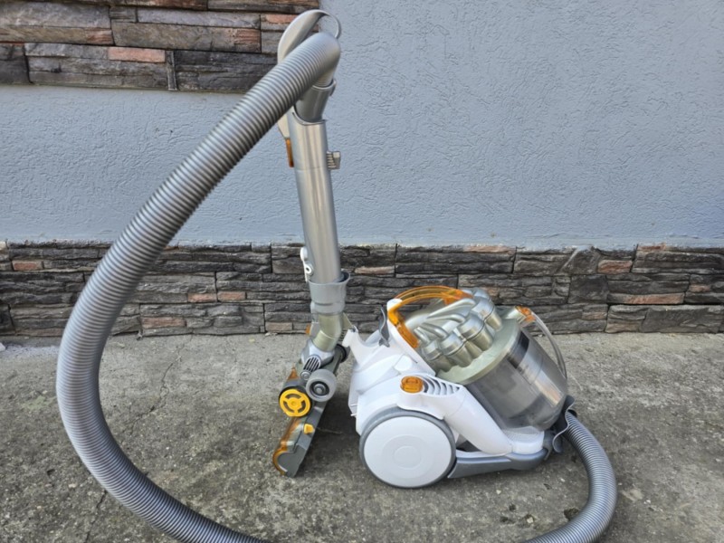 Dyson DC08T 1400 w kao novo AZDAJA IZ NEMACKE