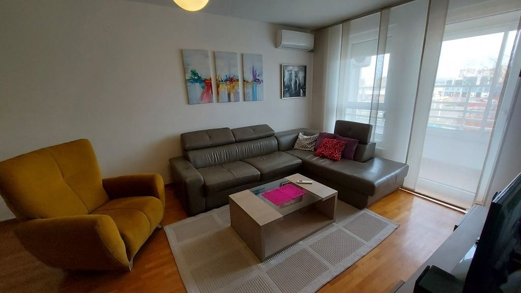 Novi Beograd - Belville, 1, 5 s, 52 m2 lux uređen, garažno mesto