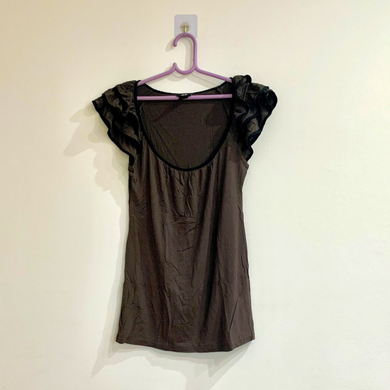473. H&M braon majica sa karnerima, viskoza
